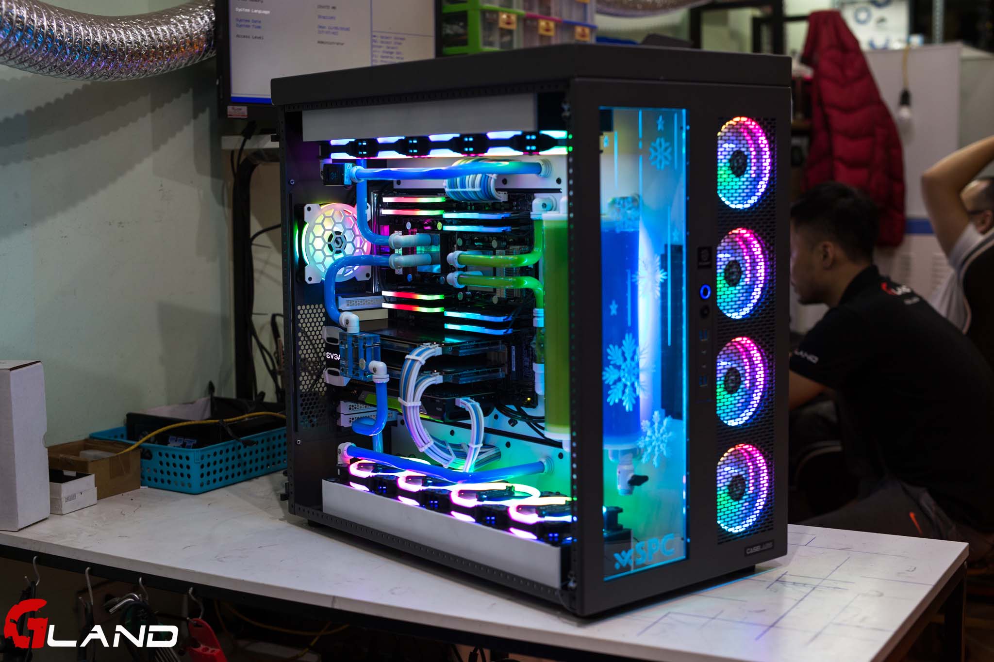 [Case modding] Inwin S-Frame Limited - Golden