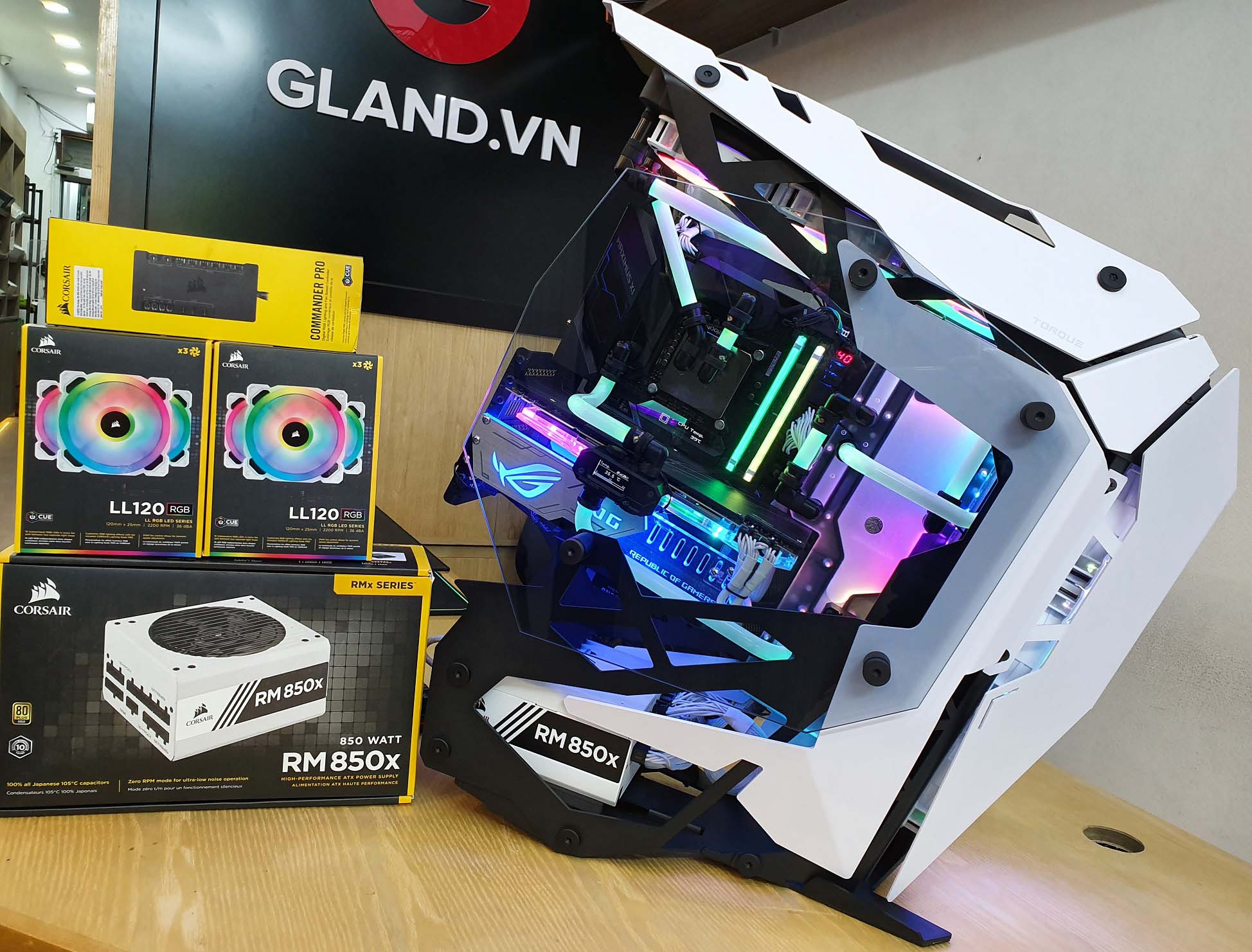 [Case modding] Antec Torque White build - white shark