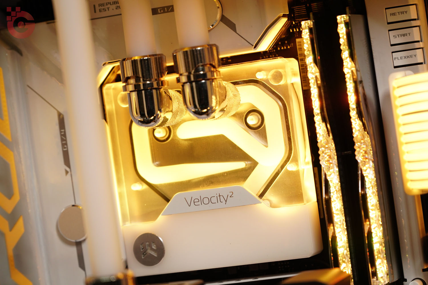 [Case modding] HYTE Y70 WHITE Build - Crystal